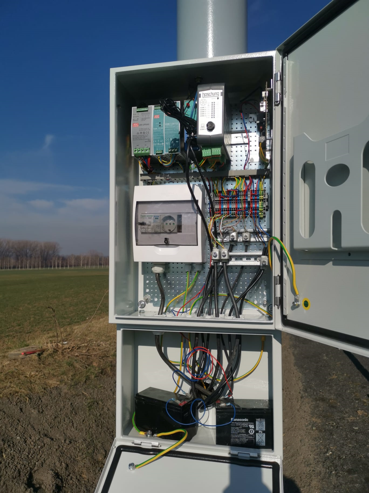 Solar-powered roadside weather stations | CONTEG